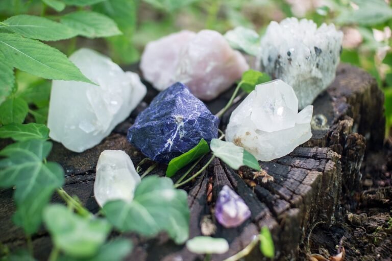 Quartz Crystal: Discover Its Types, Uses, and Healing Benefits