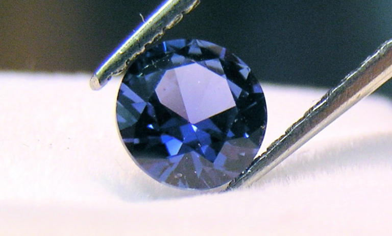 September Birthstones Guide: Sapphire Meaning, Color, Dates