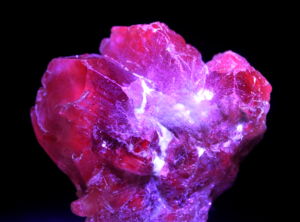 Alexandrite Gemstone: Meaning, Benefits & Color Change in 2026