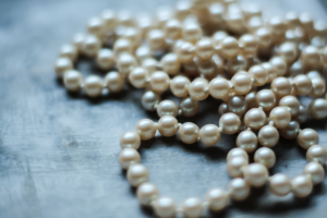 June Birthstones: Pearl, Alexandrite & Moonstone Guide (2025)