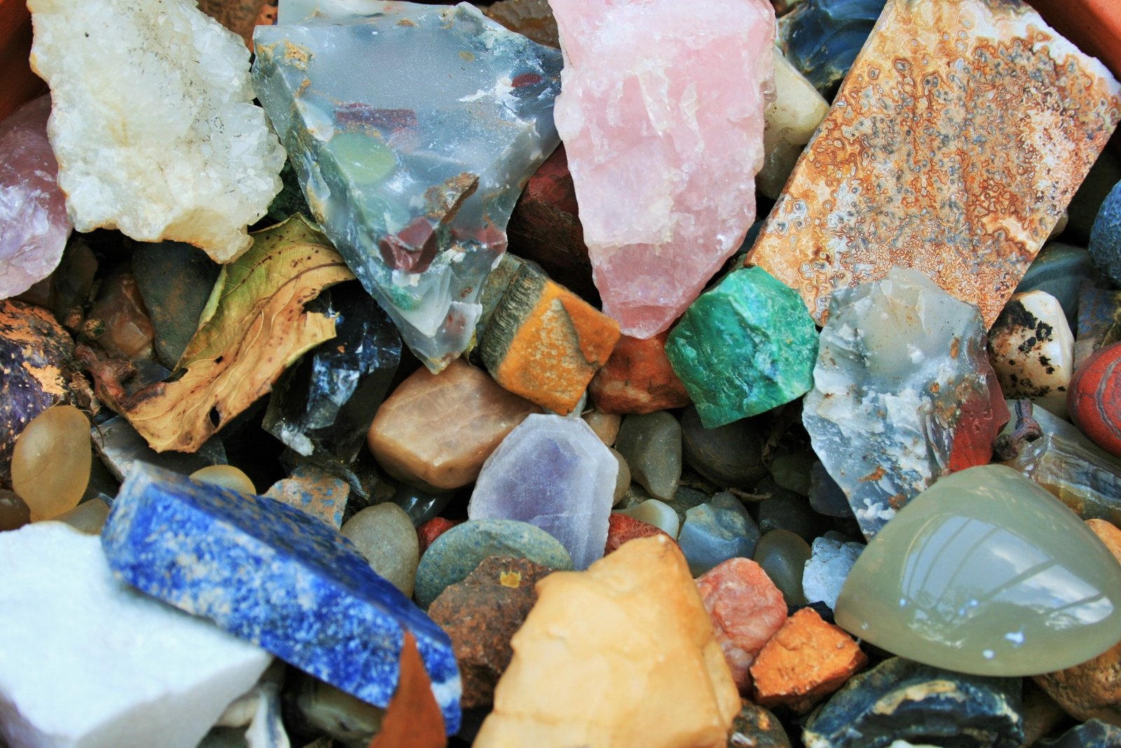 How to Identify Gemstones: Key Techniques and Tips - Gemstones Craft