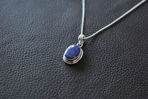 Tanzanite Gemstone: Meaning, Varieties & Healing Powers (2025)