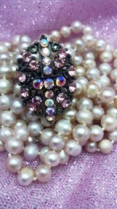 June Birthstones: Pearl, Alexandrite & Moonstone Guide (2025)