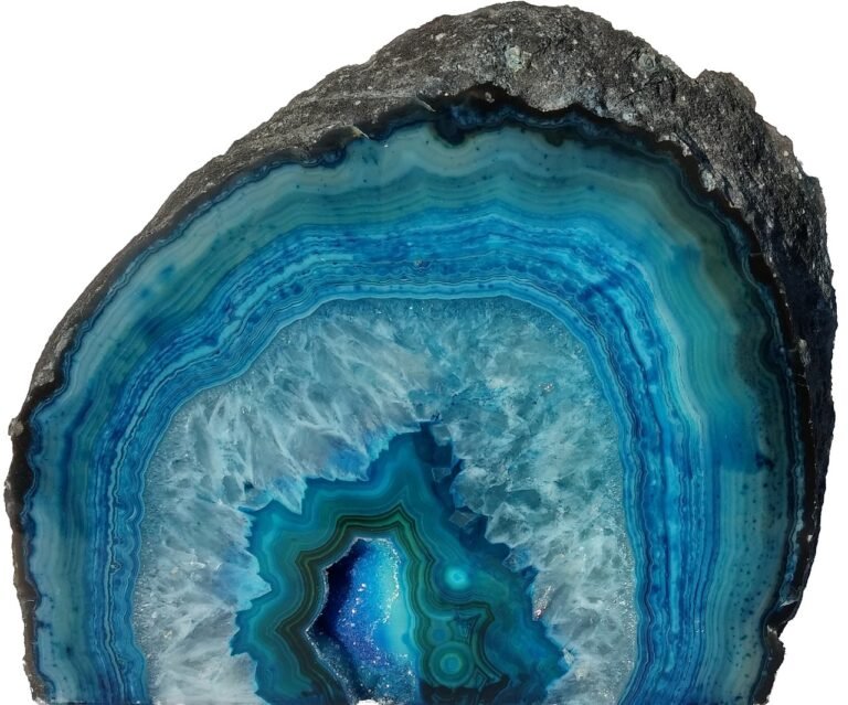 Geode Gemstone: Crystal Types, Formation & Benefits