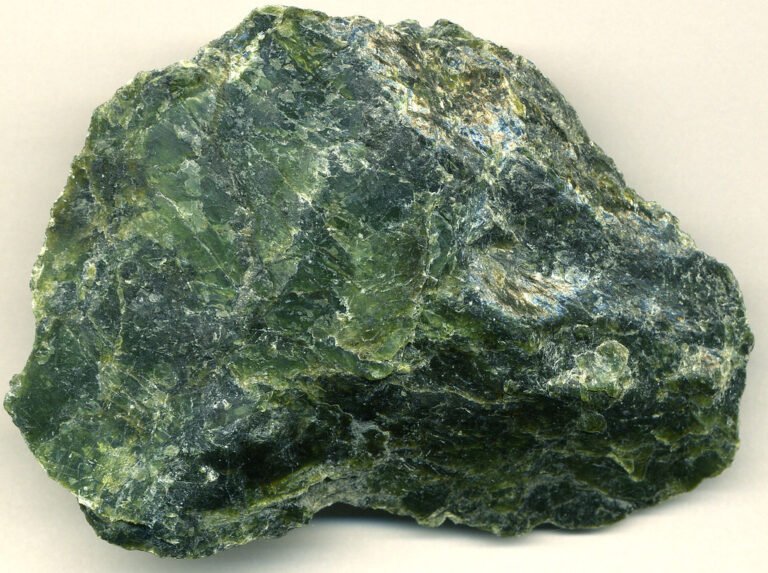 Serpentine Stone Meaning & Benefits – Types, Healing, Jewelry